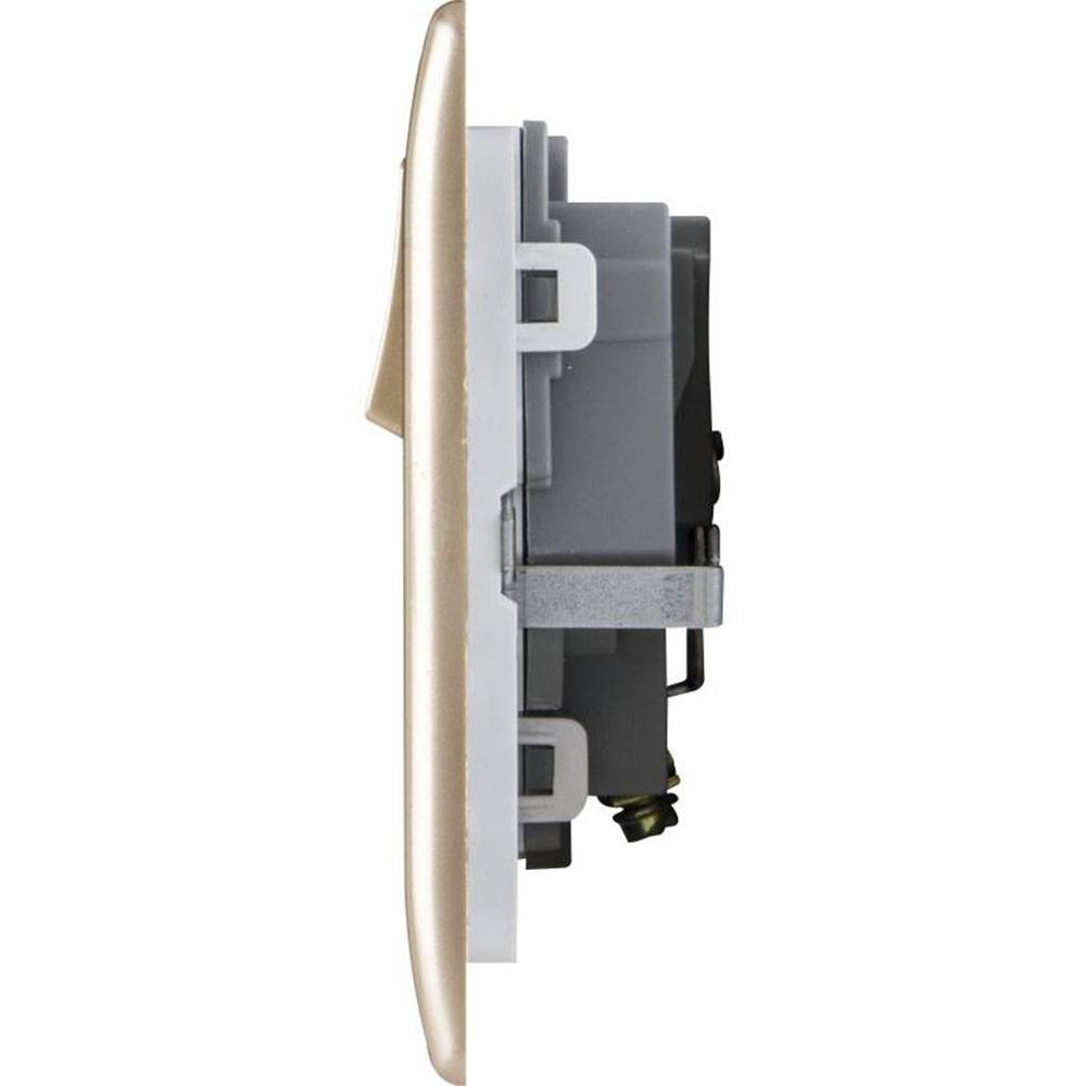 British General 1-Gang Single 13Amp Switched Type-G Socket Outlet Power ...